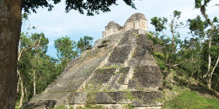 Conoce la majestuosa zona arqueológica de Dzibanché