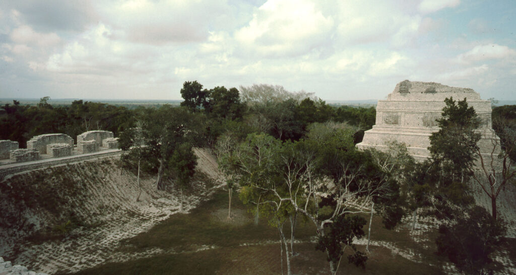 Conoce la majestuosa zona arqueológica de Dzibanché